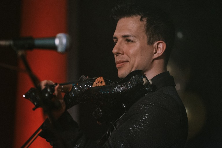 Electric Violinist Linzi Stoppard Live With FUSE In Liverpool ...